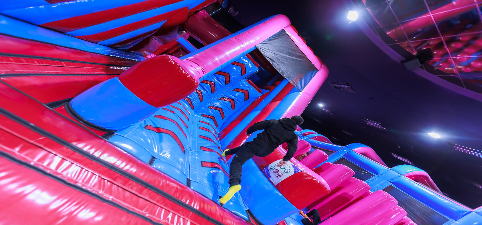 AirThrill Indoor Inflatables Combat Zone and Adventure Park London | UK ...